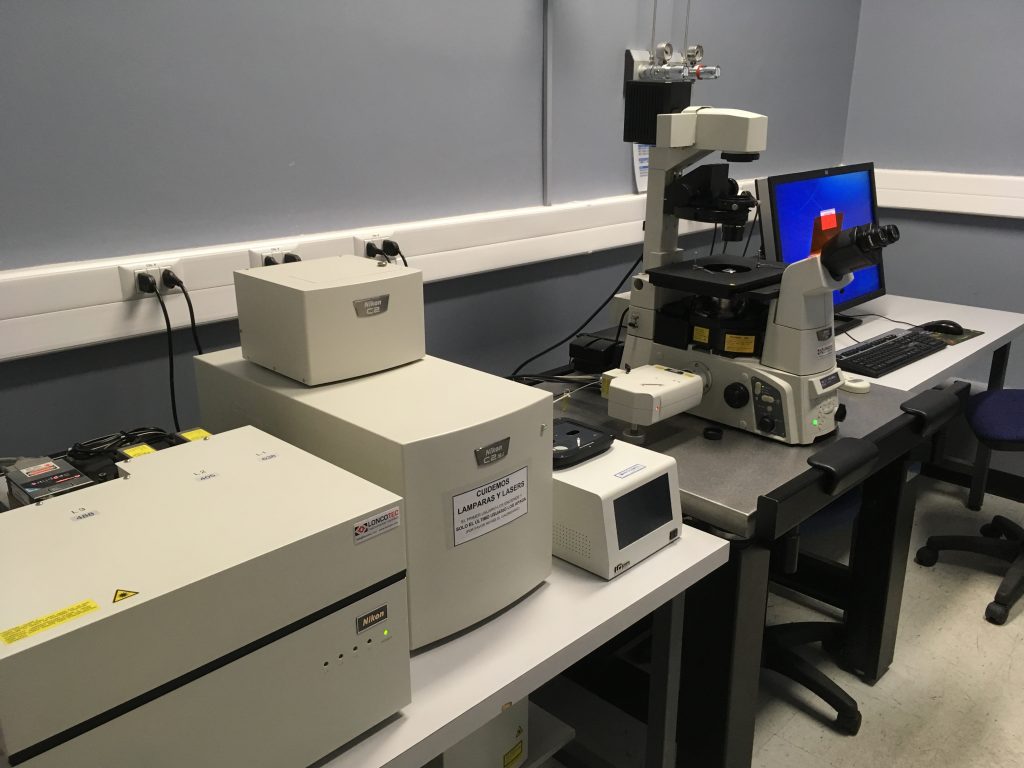 Microscopio Nikon Espectral - Unidad de Microscopía Avanzada UC